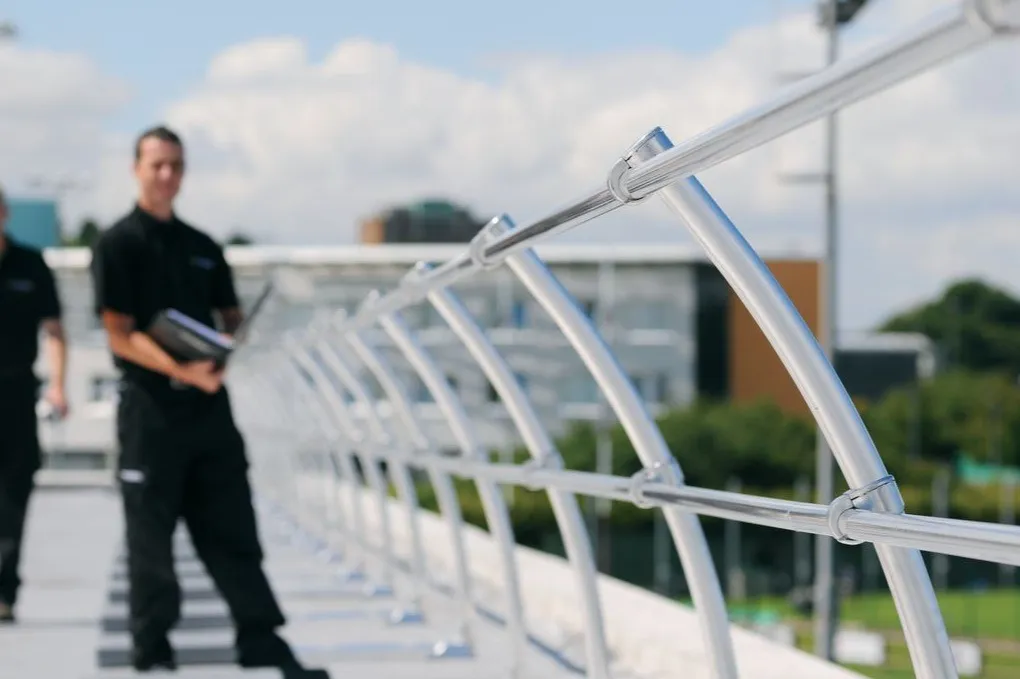 أنظمة MSA VersiRail ® Guardrail Systems